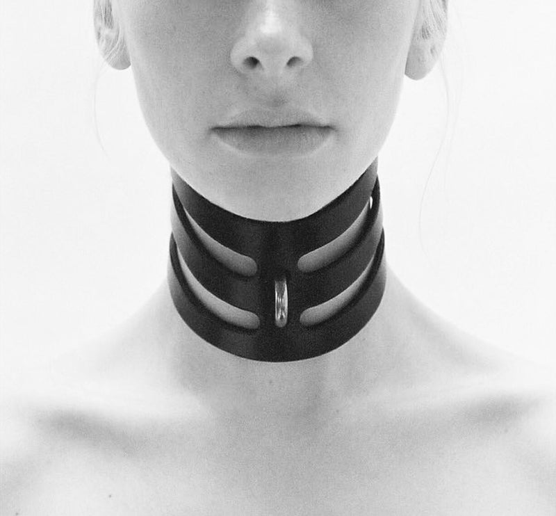 Cut Out Posture Collar Red | Fleet Ilya